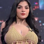 VIDEO: Karely Ruiz, creadora en OnlyFans, se tropieza en su debut como modelo de pasarela - Las ...